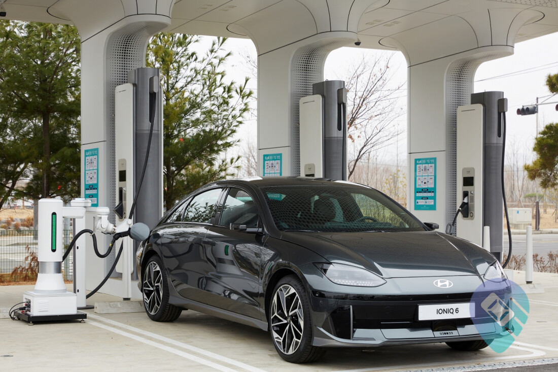 This Hyundai Robotic Charging Arm is Perfect for ‘Lazy’ EV Owners ...